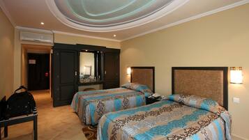 Secretária, cortinas/cortinados opacos, Wi-fi grátis