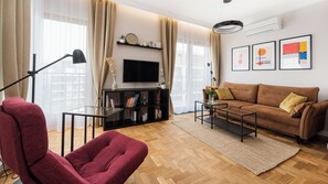 Suite-Estúdio (23 J) | Secretária adequada para computadores portáteis, ferro/tábua de engomar 