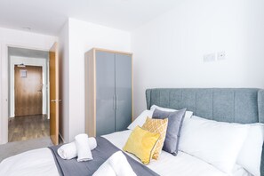 1 quarto, roupas de cama premium, ferros/tábuas de passar roupa
