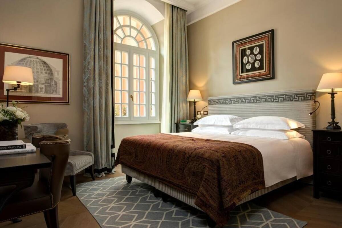 Roupas de cama premium, frigobar, cofres nos quartos, escrivaninha