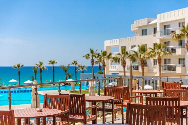 Bar à beira da piscina