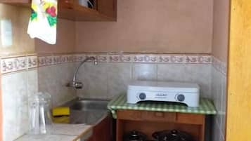 Quarto triplo, cozinha americana | Cozinha americana privada | Geladeira grande, micro-ondas, fogão, cooktop
