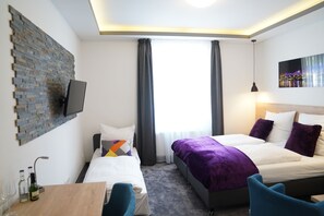 Edredões de penas, secretária 