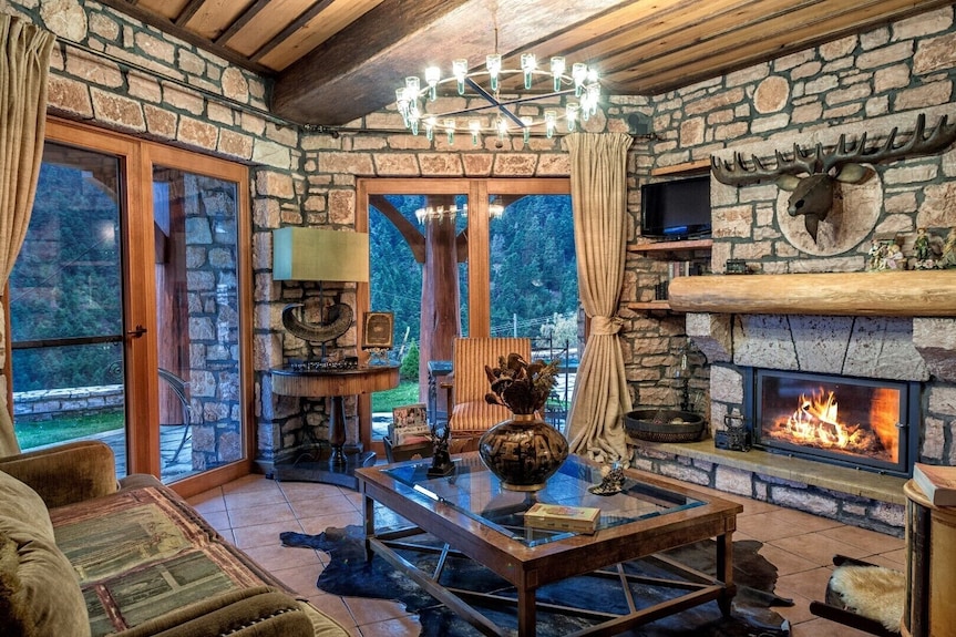 Luxury Mountain Chalet, With Private Sauna And Shared Pool (Ground Level) - Greece