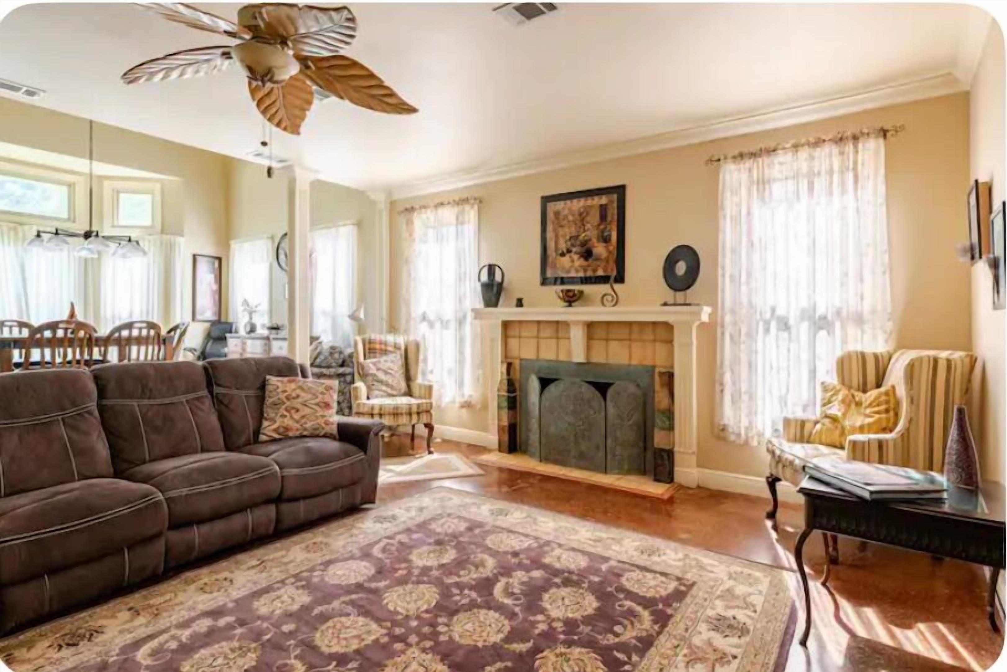 An Invitation To Oasis Lavallet In Beautiful Pensacola W/ Covered Pool - Pensacola, FL