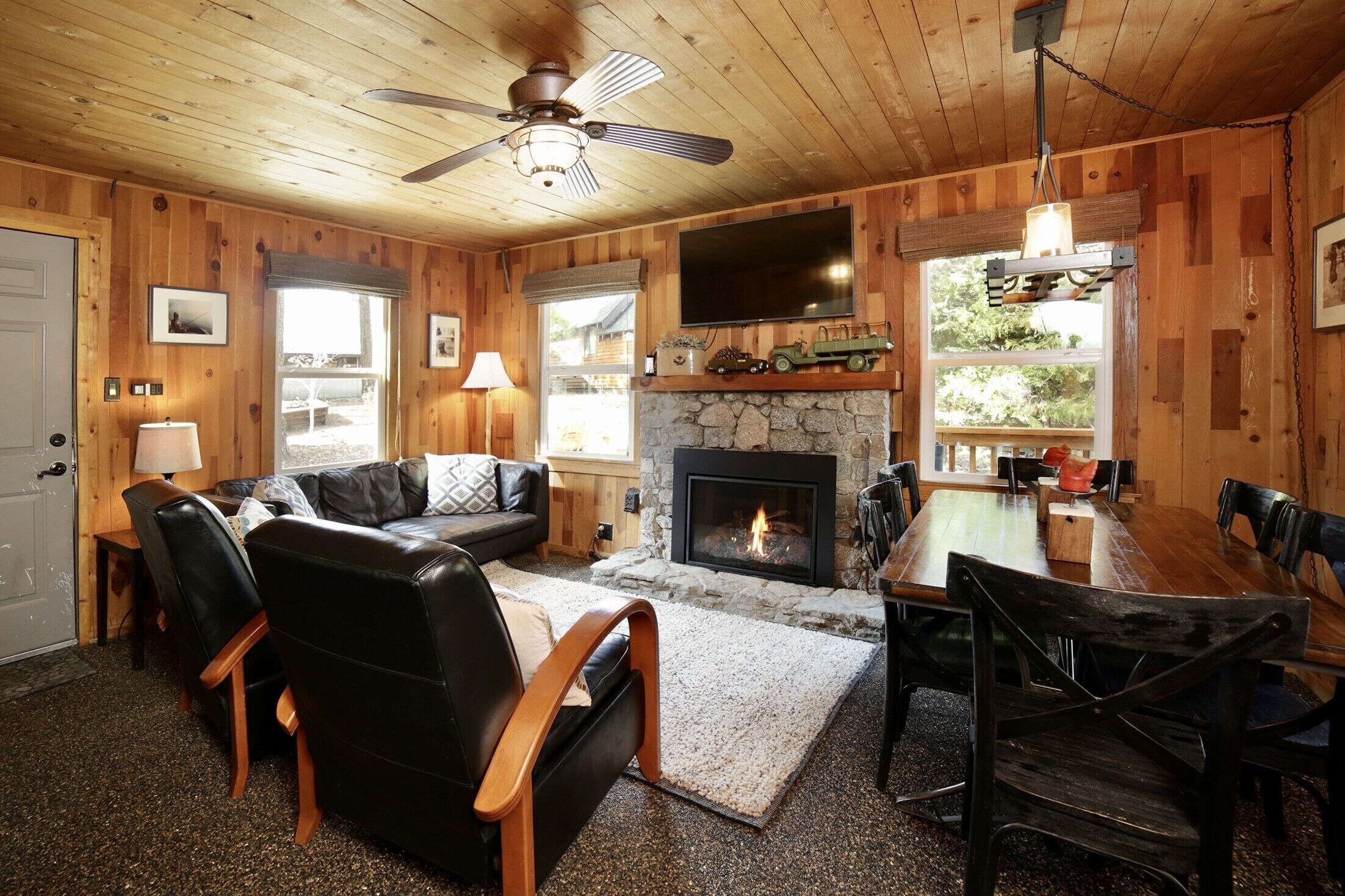 Cozy Family Cabin With Great Outdoor Space In Ideal West Village Location - Shaver Lake, CA