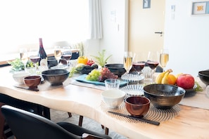 Suite Premium, kitchenette | Refeições no quarto