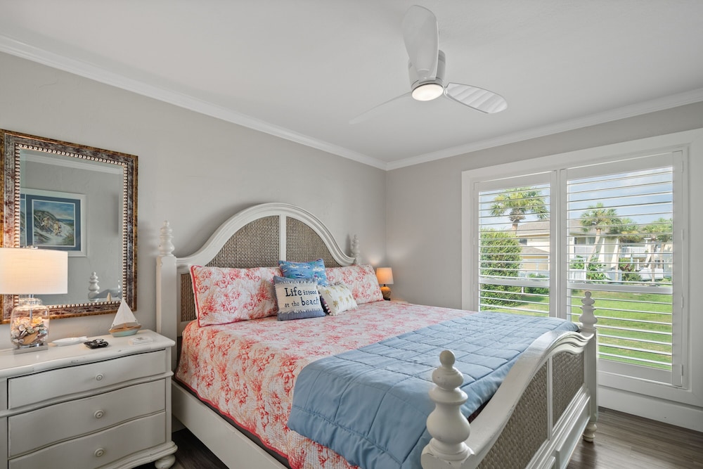 "Duck's Roost" Free Beach Set Up! 2 Chairs And Umbrella! - Destin