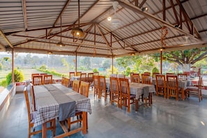 Pequeno-almoço tipo buffet diário (249 INR por pessoa)