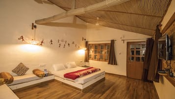 1 quarto, roupas de cama antialérgicas, escrivaninha, cortinas blackout
