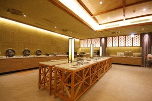 Café da manhã com buffet grátis todos os dias