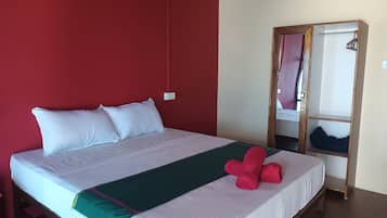 Quarto Deluxe, 1 cama queen-size, vista para o mar | Wi-fi grátis, roupa de cama fornecida