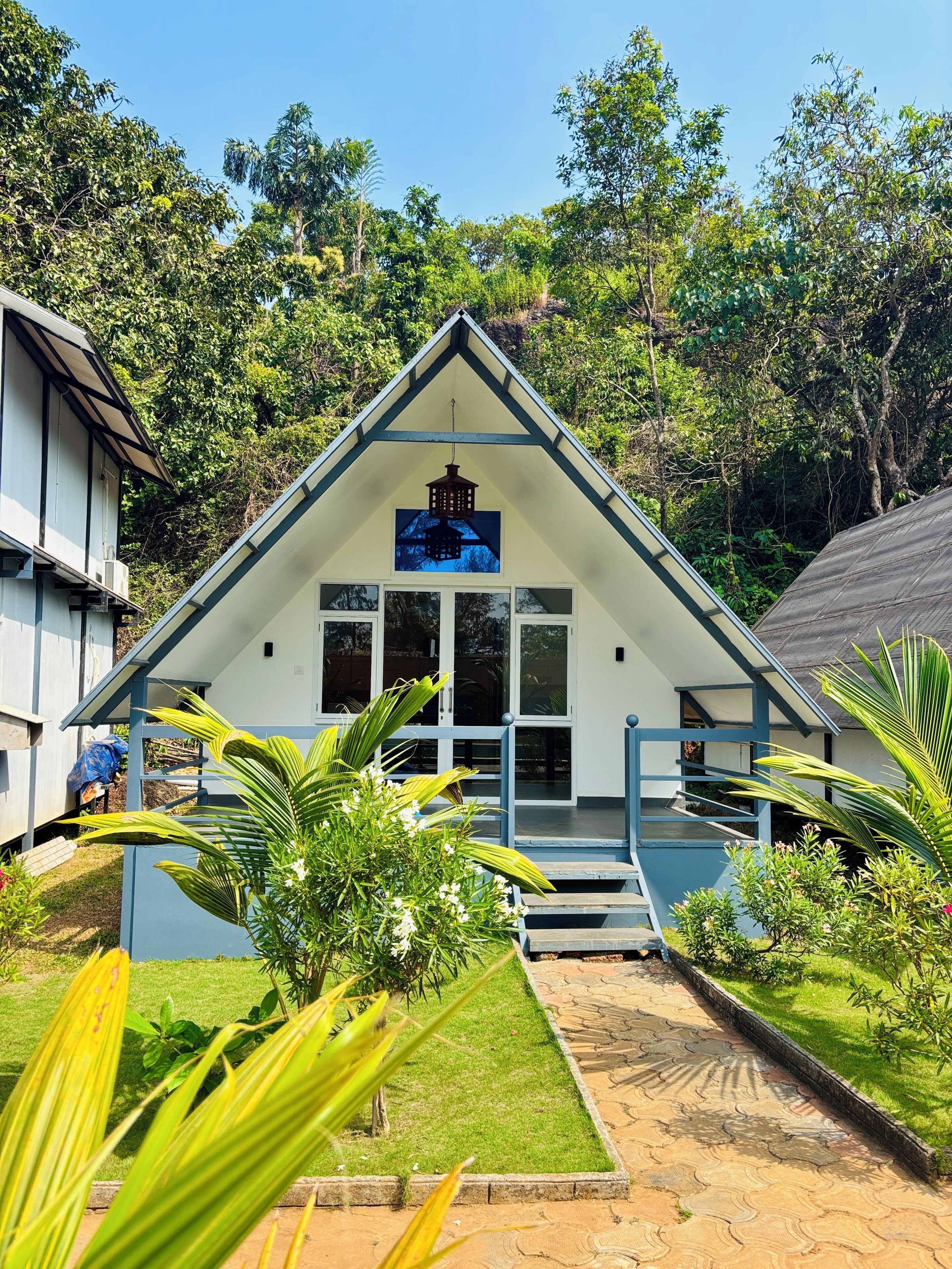 Vila superluxo | Escrivaninha, espaço de trabalho para notebook, Wi-Fi de cortesia