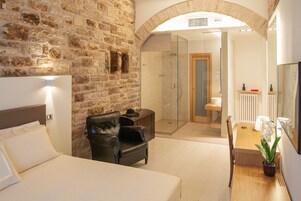 Quarto superior (101) | 1 quarto, edredons de pluma, frigobar, cofres nos quartos