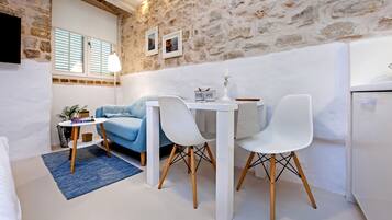 Estúdio Comfort | Refeições no quarto