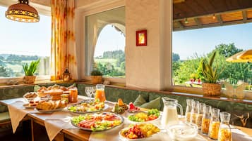 Pequeno-almoço tipo buffet diário (18 EUR por pessoa)