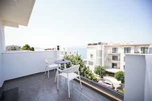 Quarto Triplo, varanda, vista para o mar | Vista da varanda