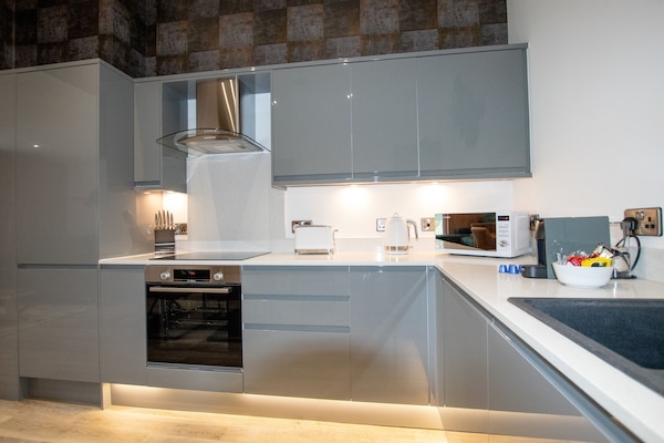 Apartamento, 2 quartos (#4) | Cozinha privada | Um frigorífico, um micro-ondas, um forno, uma placa de cozinha