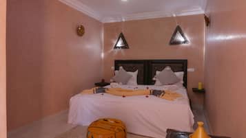 Suíte luxo, várias camas | Cortinas blackout, ferros/tábuas de passar roupa, berços grátis