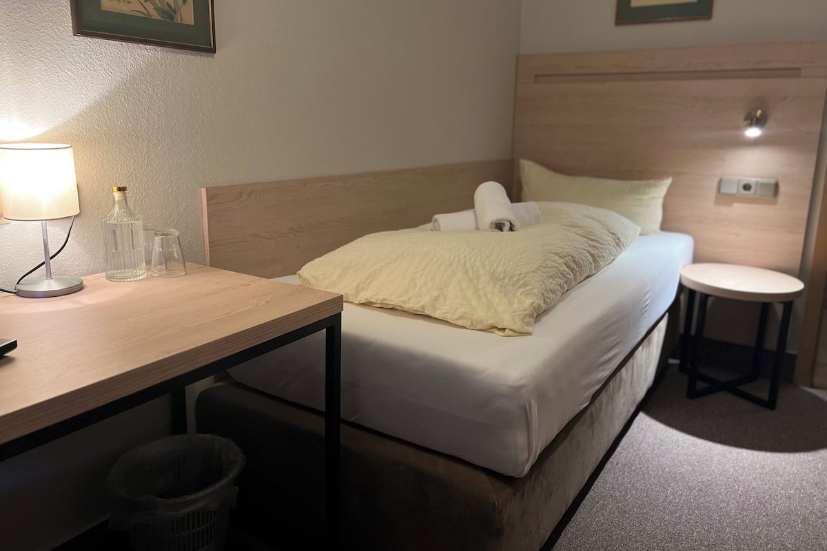 Secretária, quartos insonorizados, Wi-fi grátis