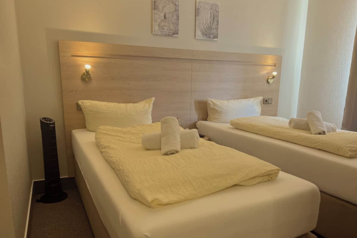 Secretária, quartos insonorizados, Wi-fi grátis