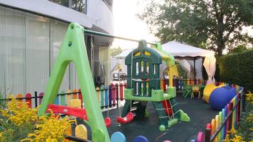 Área de recreio para crianças (ao ar livre)