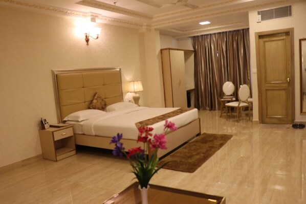 Quarto luxo | Cofres nos quartos, cortinas blackout, quartos à prova de som