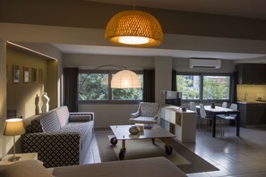 Apartamento, vista para o jardim (S2) | Sala de estar | TV de ecrã plano