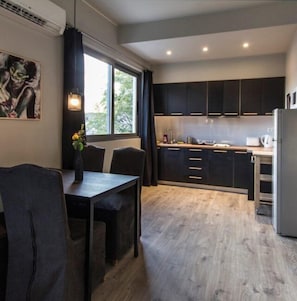 Apartamento, vista para o jardim (103) | Roupa de alta qualidade, com decoração personalizada 