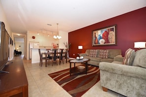 Condo, 3 quartos | Área de estar