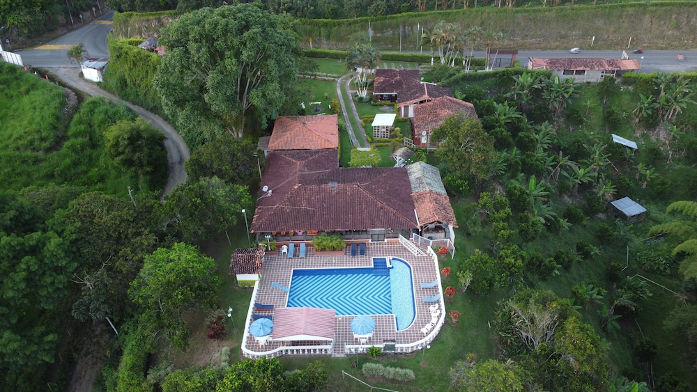 Finca Hotel Villaluzandi - Alcalá