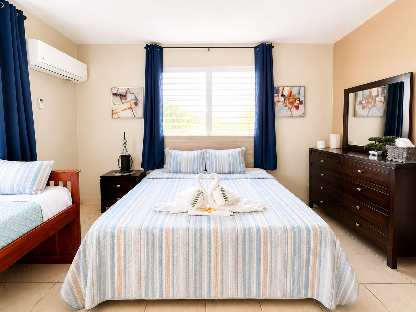 Secretária, Wi-fi grátis, roupa de cama fornecida 