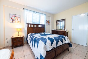 Casa família, 6 quartos | Escrivaninha, Wi-Fi de cortesia, roupa de cama