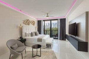 Roupa de alta qualidade, cofre no quarto, cortinas/cortinados opacos