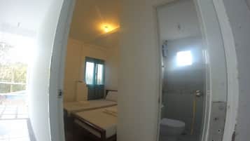 Quarto duplo luxo, 2 camas de solteiro | Wi-Fi de cortesia, roupa de cama
