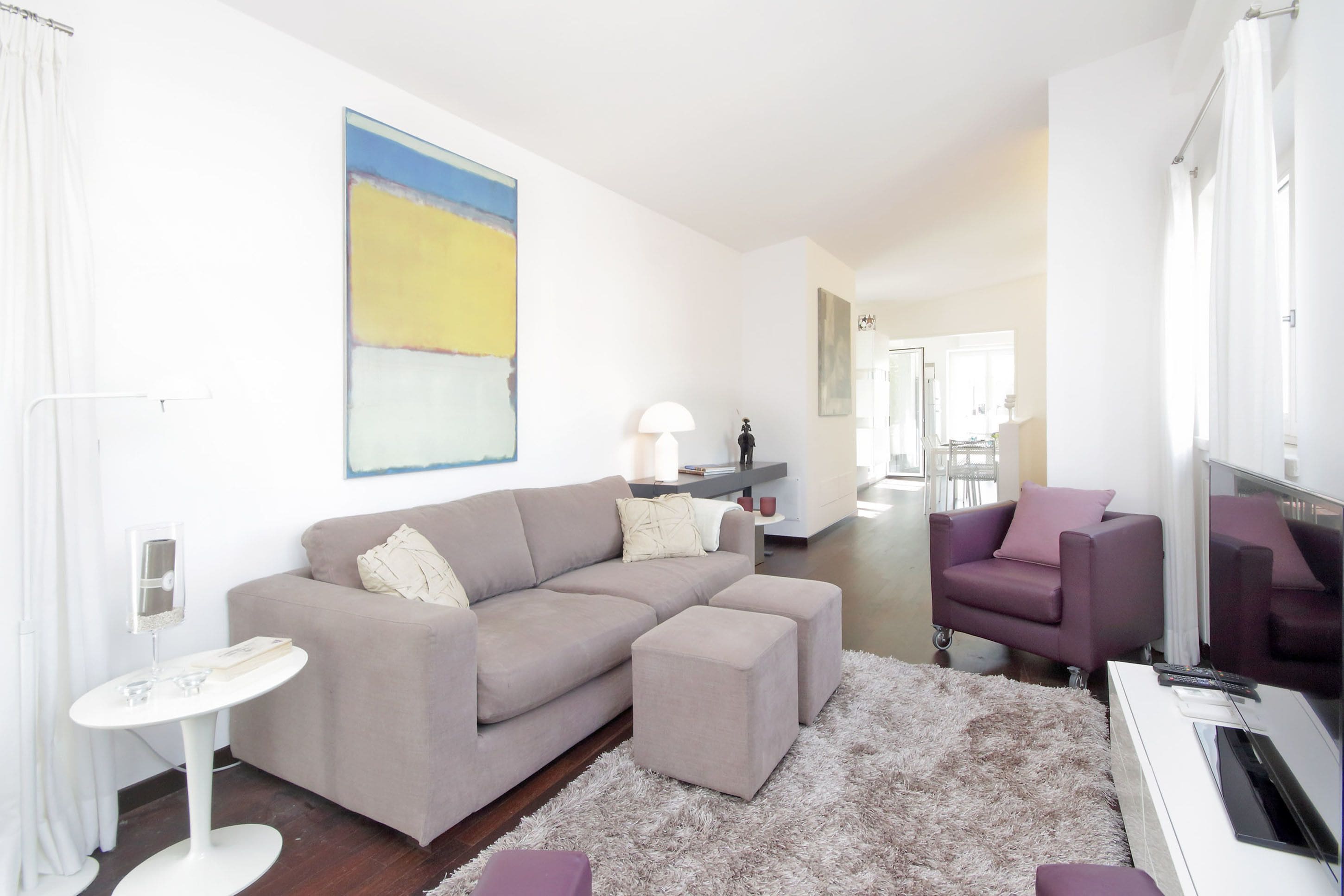 Apartamento, 2 quartos, Vista para a cidade | Sala de estar | TV de ecrã plano 