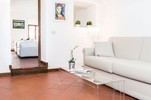 Apartamento, 2 quartos | Sala de estar | TV de ecrã plano, Netflix, serviços de streaming 