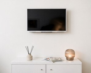 Apartamento, 2 quartos | Sala de estar | TV de ecrã plano, Netflix, serviços de streaming 