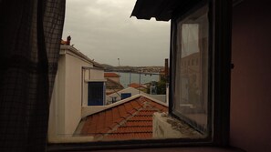 Quarto casal, vista parcial para o mar | Vista do quarto