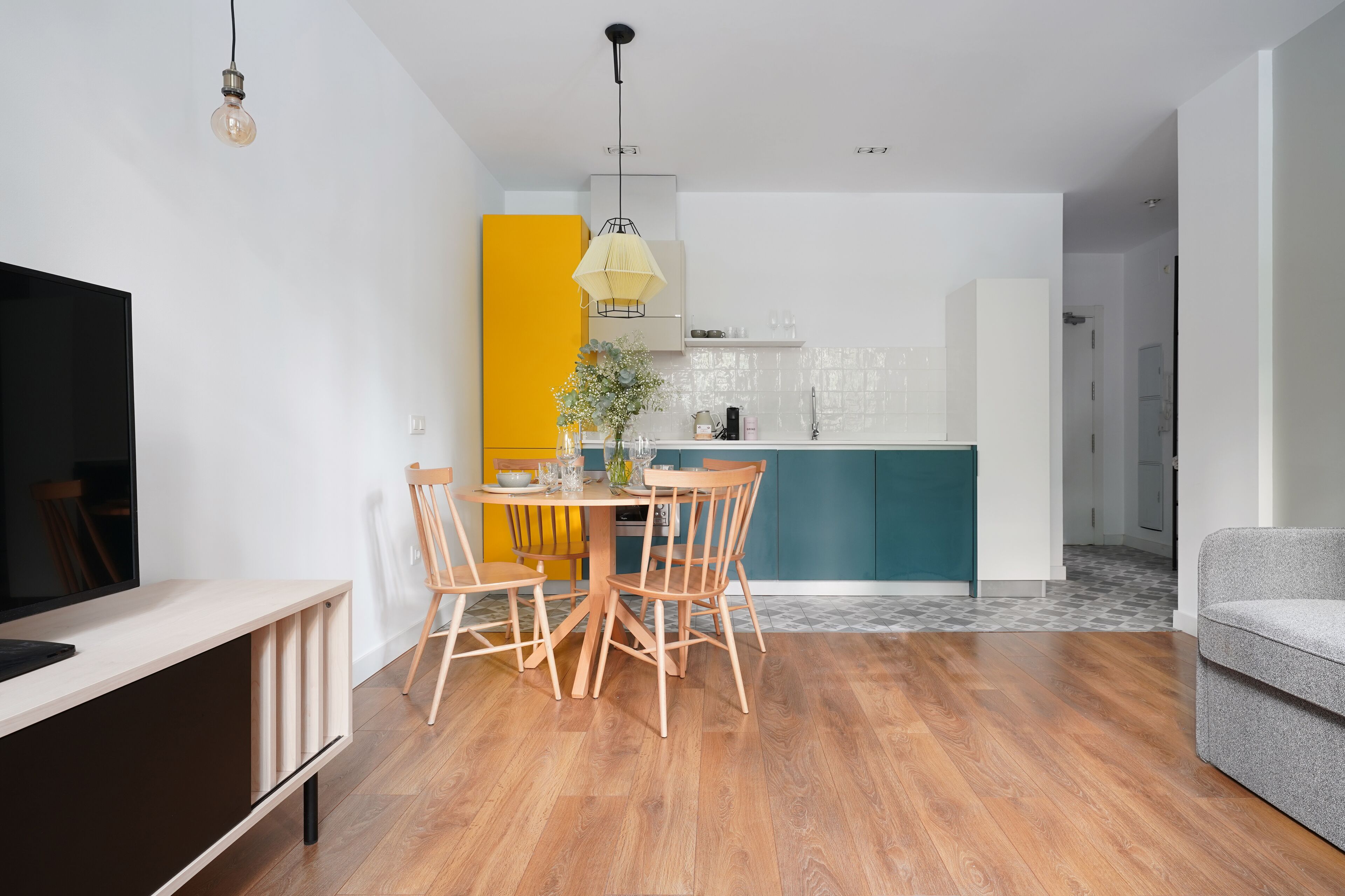 Apartamento, 1 quarto (with Sofa Bed) | Cozinha privada | Um frigorífico/congelador grande, um micro-ondas, um forno 