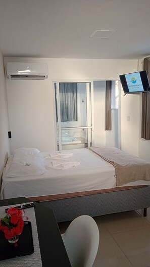1 quarto, roupas de cama premium, escrivaninha