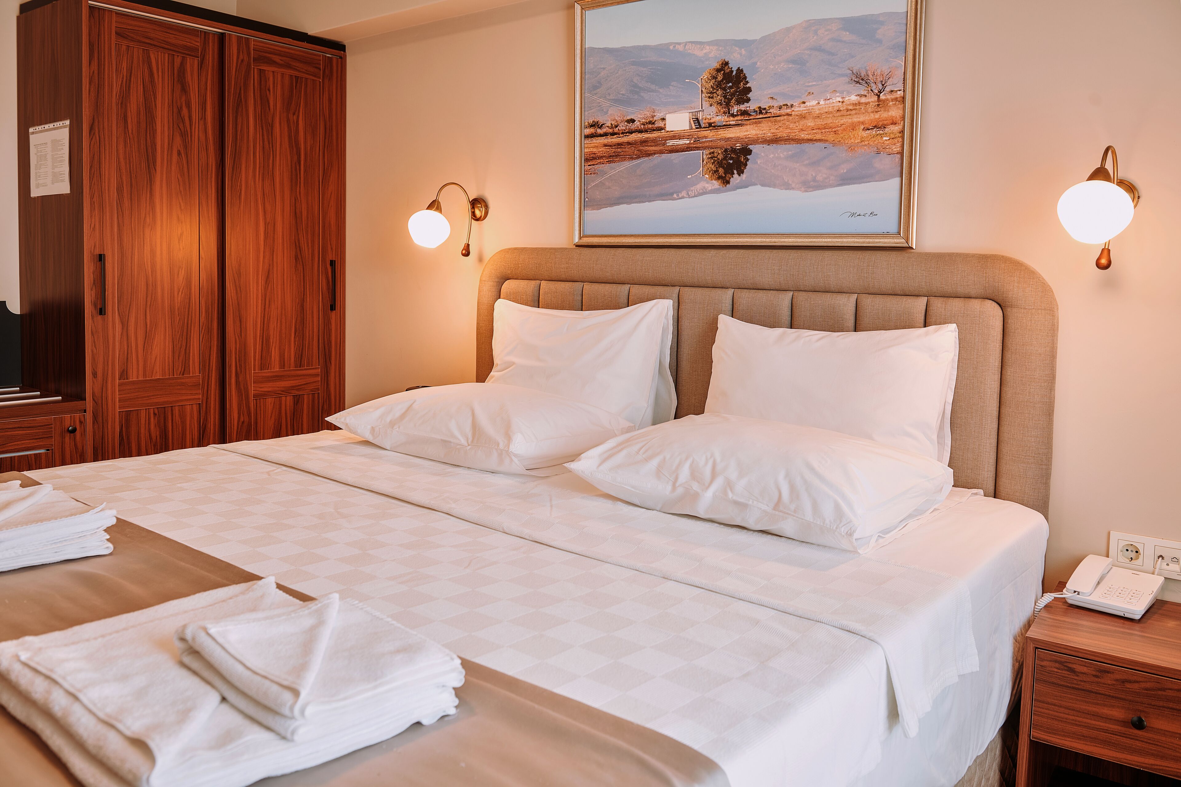 Quarto Duplo Económico | Minibar, Wi-fi grátis, roupa de cama fornecida 