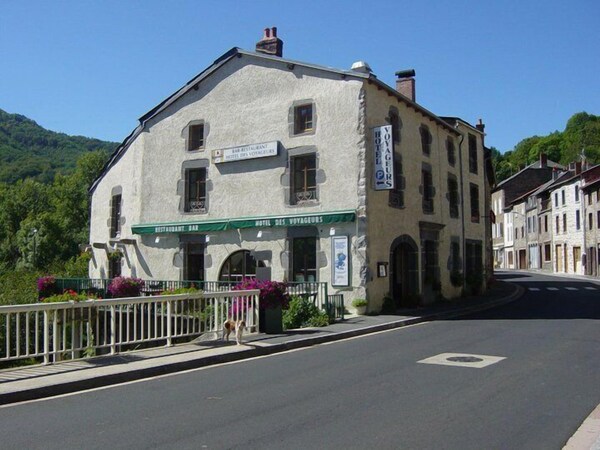 Hotel Des Voyageurs - Cantal