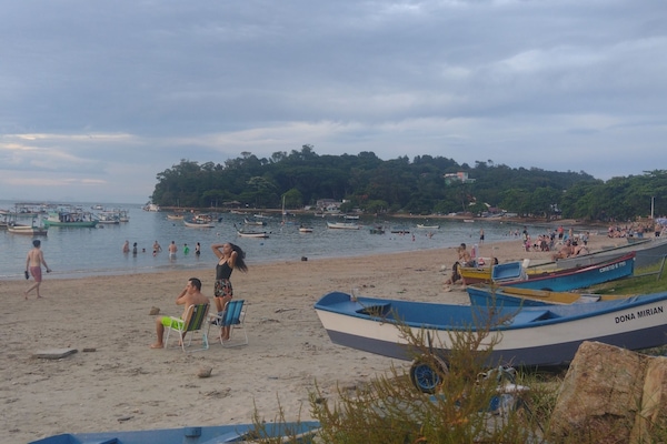 Perto da praia, 4 bares na praia