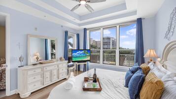 Apartamento em Condomínio Fechado, várias camas (Spacious condo with sky views and ste) | 3 quartos, ferro/tábua de engomar, roupa de cama fornecida