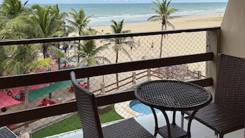 Duplo Varanda, vista para o oceano | Frigobar, escrivaninha, cortinas blackout, ferros/tábuas de passar roupa