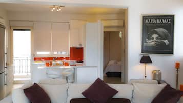 Apartamento, 1 quarto | Sala | TV de ecrã plano