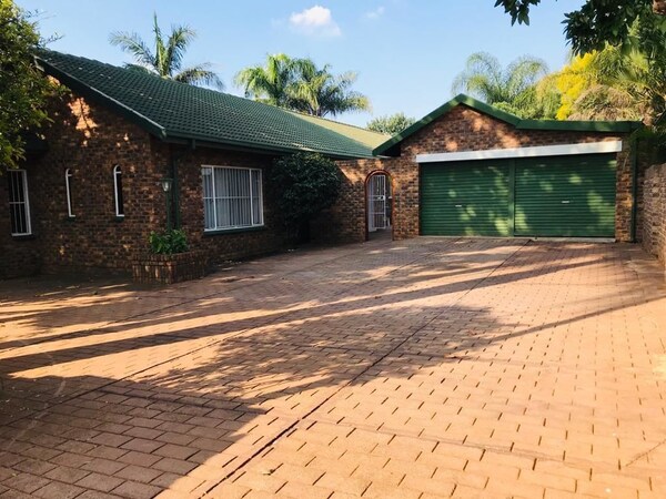 64 On Springbok - Pretoria