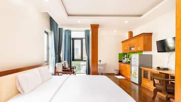 Apartamento Standard, vista para o jardim | Sala de estar | Televisor de ecrã plano de 23 polegadas com canais por cabo, televisor