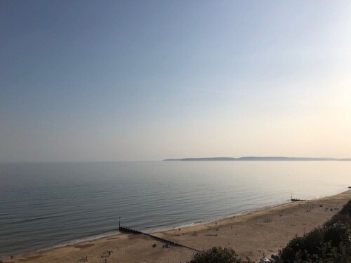 Spacious 2 Bedroom Flat, 10 Minutes From The Beach - Bournemouth